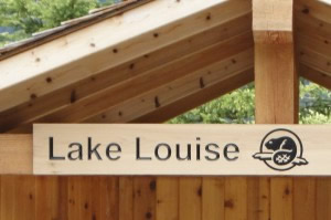 Lake Louise sign – Calder Escapes